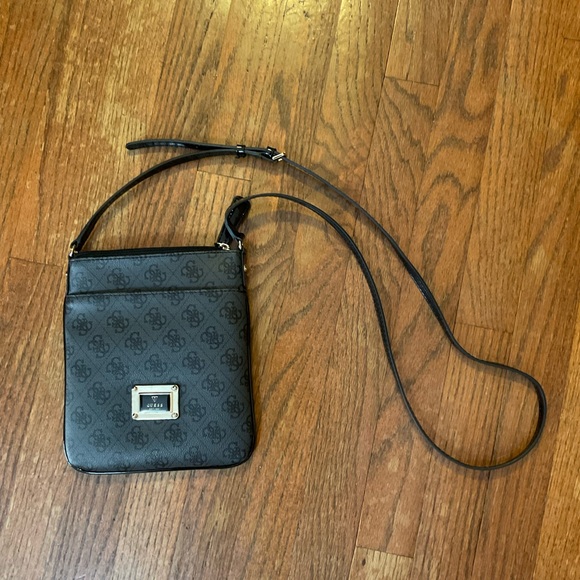 Guess | Bags | Authentic Guess Crossbody Bag Nwot | Poshmark